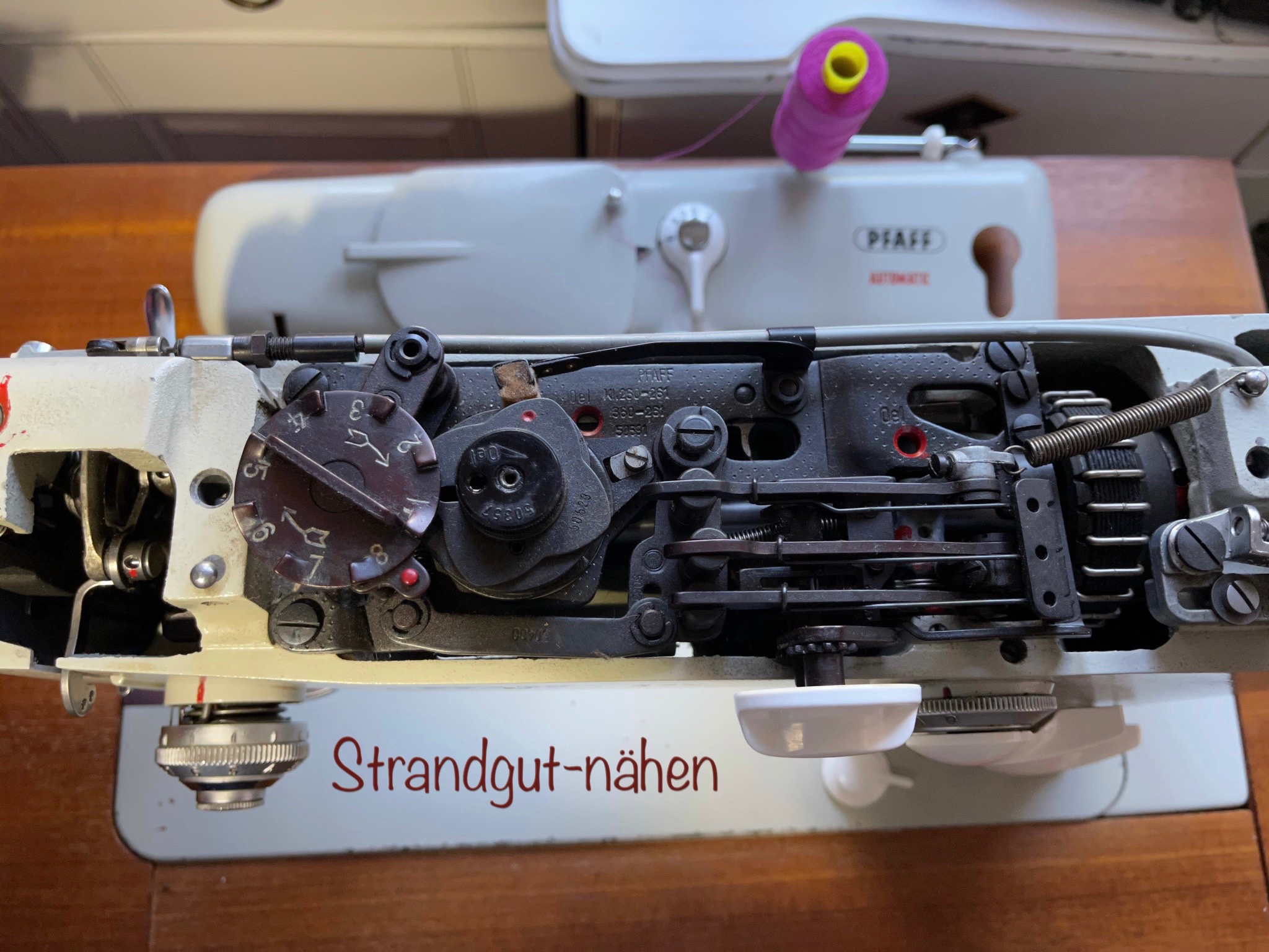 Ein Klassiker aus dem Hause Pfaff - die 262 Automatic - Strandnähgut